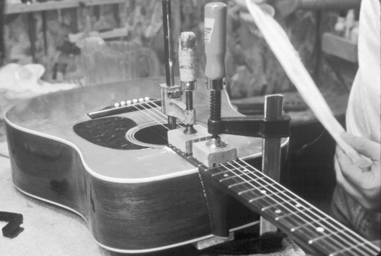 The Big Red Book of American Lutherie Volume Four – Guild of American ...