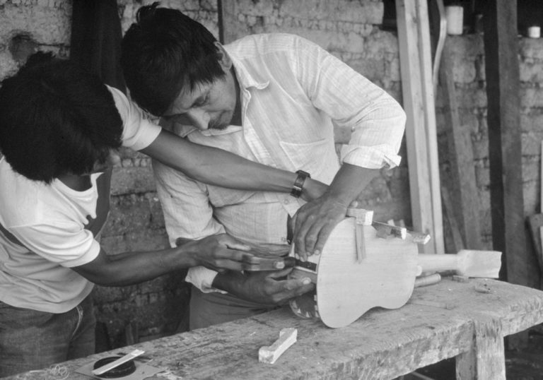 The Big Red Book of American Lutherie Volume Four – Guild of American ...